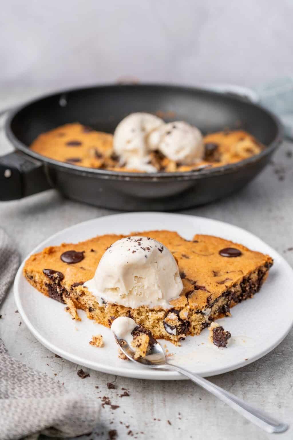 Chocolate Chip Skillet Cookie - The Bite Stuff